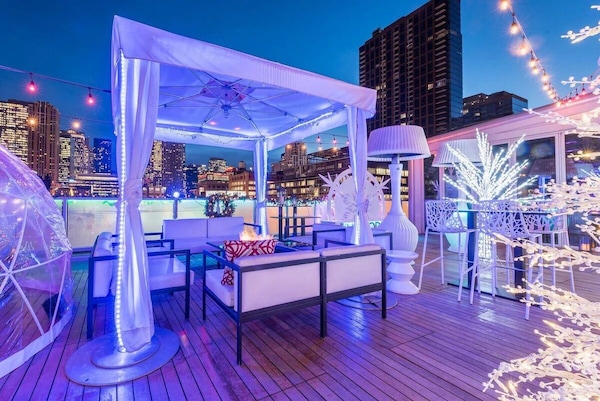 Spacious Room With Rooftop Lounge & Scenic Views Of Chicago - Chicago Loop - Chicago