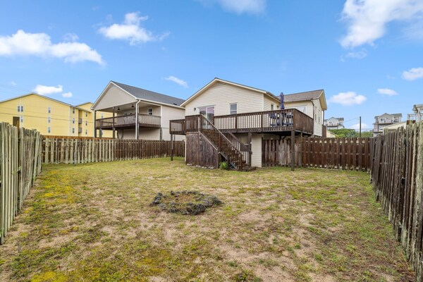 Steps To The Beach | Fenced Yard | Pet Friendly - Topsail Beach, NC