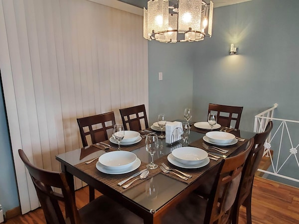 Charming 2-bedroom Apt. King Bed, Desk, Fast Wifi, A/c, Near Hospitals - Orland Park, IL