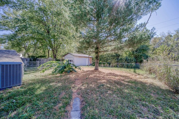 The Green Acres Cottage - Charming 2 Bedroom Near S&t And Acorn Trail In Rolla. - Rolla, MO