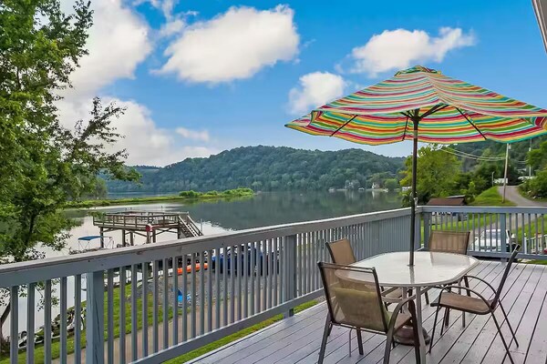 Waterfront Cottage With Private Dock On Claytor Lake. Pet Friendly! - Claytor Lake, VA