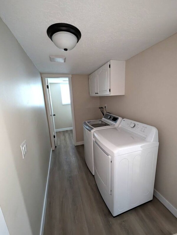 Cute Spacious Home 3 Br - Layton, UT