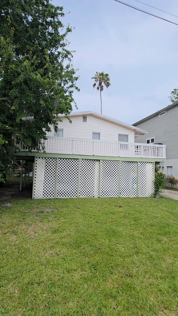 Weeki Wachee Waterfront Canal Home. Manatee Manor - Weeki Wachee, FL