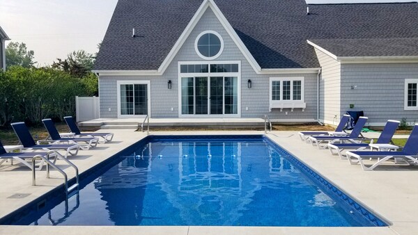 New King Suite:  In A Beautiful Location, With A Beautiful Design! - Holland, MI