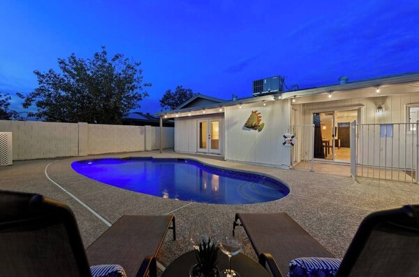Splash In Your Private Free Heated Pool! - Glendale, AZ