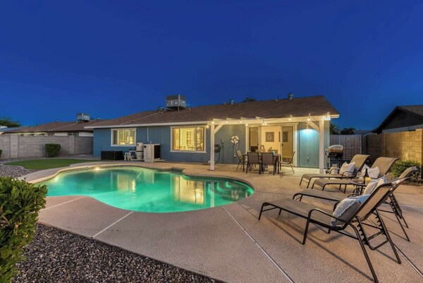 Tranquility 4 Bedroom With Free Heated Pool! - Mesa, AZ