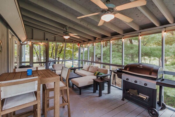 Fireplace, Fire Pit, Covered Porch & Resort Access - West Virginia