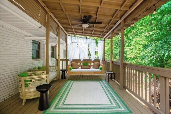 Bright, Stylish Tranquil Hideaway With Cozy Porch Swing - Roswell, GA