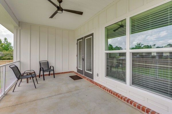 Modern Family Home W/ Spacious Yard In Milton - ミルトン, FL