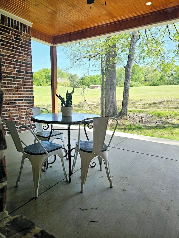 Peaceful King Suite  4 Bedrooms. \Npool+playground! 15 Miles From Magic Springs! - Malvern, AR