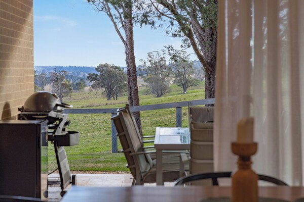 Country Charming. Enjoy Your Morning Coffee With Our Cow Neighbours! - Exeter