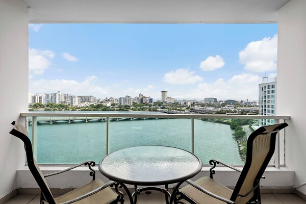Old San Juan | Oceanview Apartment| Balcony | For Groups - Puerto Rico