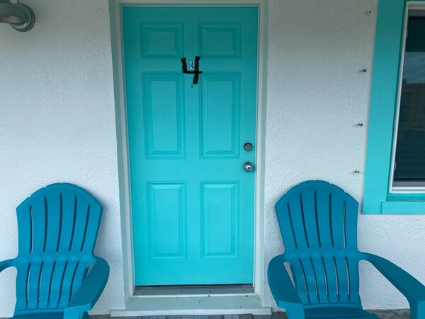 Studio With Kitchen And Steps From Beach Access Steps In Melbourne Beach Florida - 墨爾本海灘
