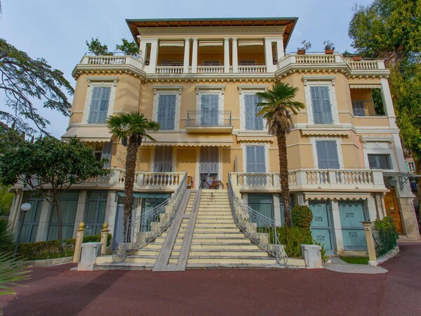 Quiet 2p With Terrace And Garden, Parking And Pool - Menton
