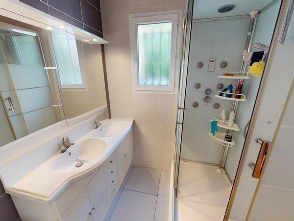 Spacious House In Gigean With Garden And Terrace, Near Mediterranean Beaches - Balaruc-les-Bains