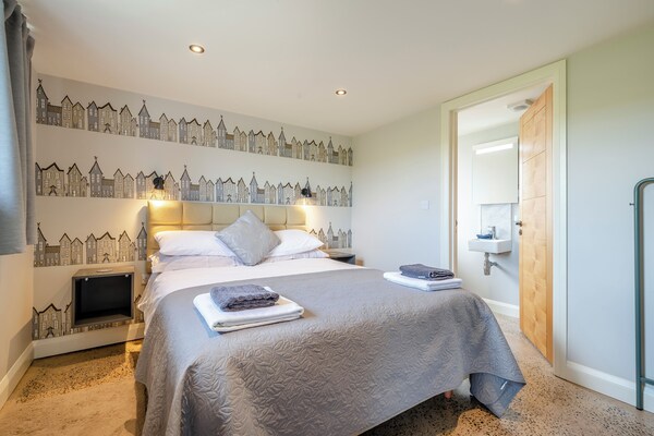Viewpoint Lodge With Wood-fired Hot Tub In Much Wenlock - 8 Bedrooms Available - North Wales