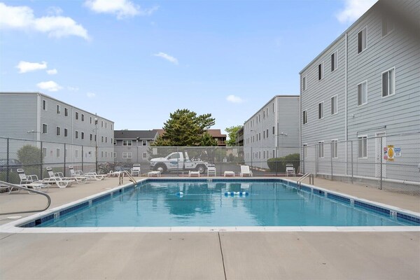 Two Bedroom Condo Close To Everything W/ Pool - Ocean City