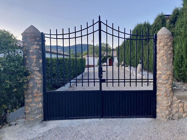 Casa Independiente Con Historia Y Calidad, Ideal Para Aventuras En La Sierra De Cazorla Y Castril - Castril