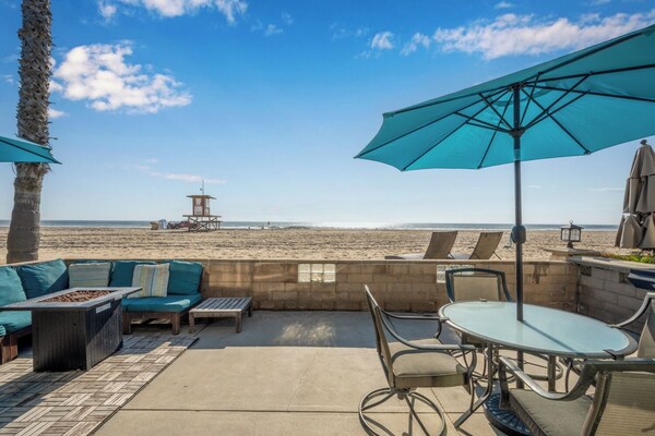 Relax By The Sea: 3-bedroom Oceanfront Home - Newport Beach, CA