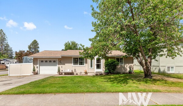 Charming Retreat Near Trails W/ Hot Tub & Games! - Coeur d'Alene, ID