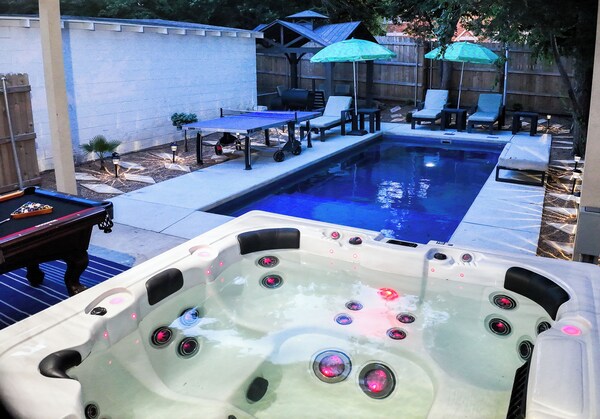 Solena Vip Okc: Heated Pool, Jacuzzi, Grill, Pool Table Outside; Cozy Interior. - Midwest City, OK