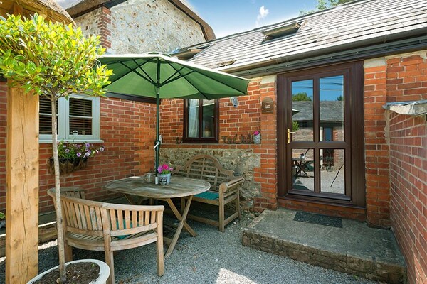 Cottage With Private Courtyard - "Cider Barn" - Bridport