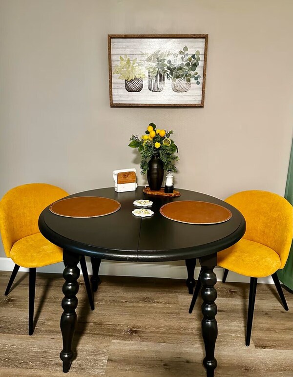Quaint, Spacious, & Relaxing; Come Stay With Us, You'll Enjoy The Details. - Camden Park, Huntington