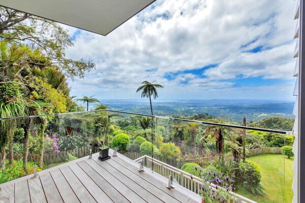 Tui Retreat With Breathtaking Views - 오클랜드
