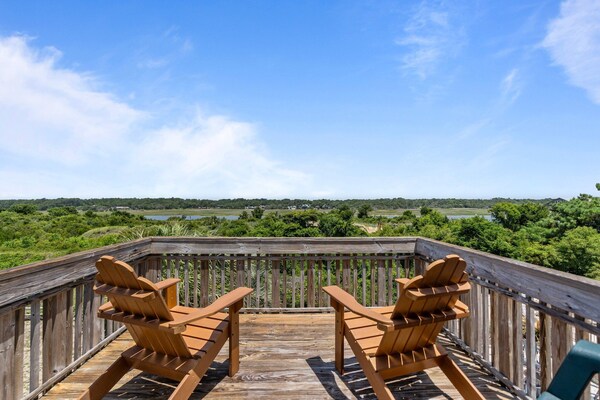 Shell Haven-four Decks, Views, Pet Friendly, Walk To Beach! - Holden Beach Fishing Pier