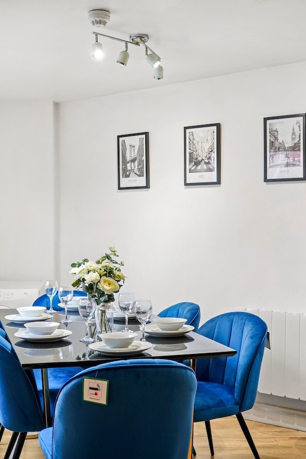 The Bristol Harbourside Apartments - Sleeps 16 - Bristol
