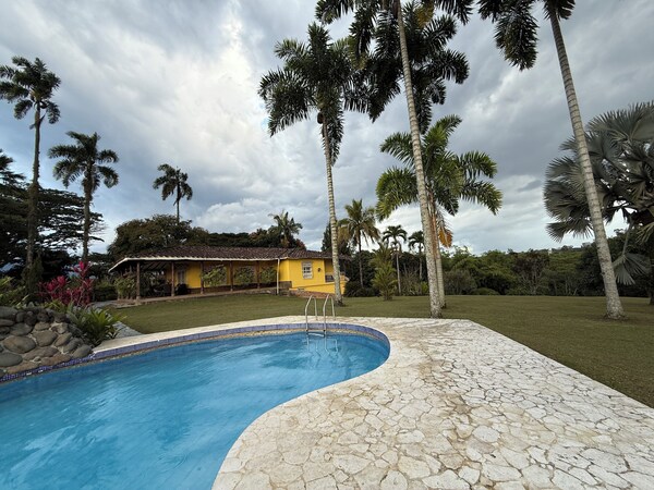 Stunning 5 Br Villa With Mountain Views & Wifi In  Combia-pereira, Co - Marsella