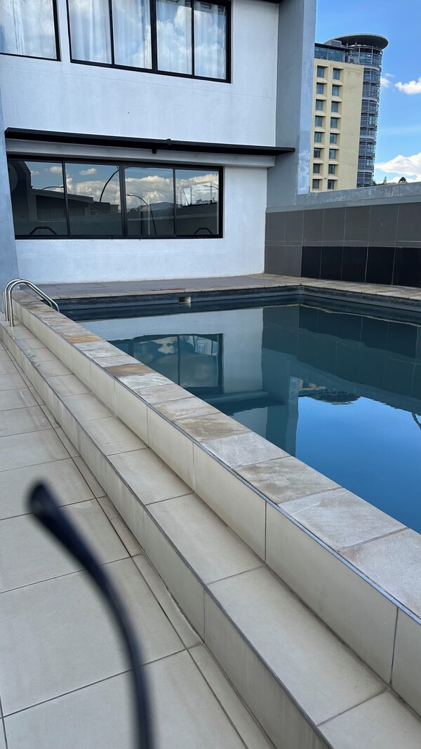 Cosy Neat 2 Bedrooms Apartment In The City Center With A View. - Windhoek