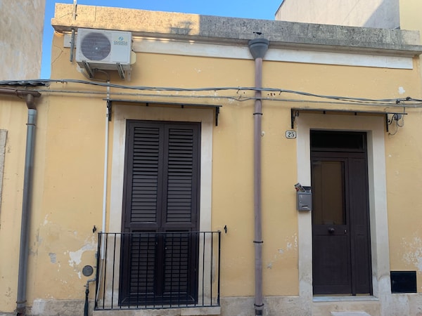 Charming 1-bedroom House With Ac And Wifi In Beautiful Noto - Noto