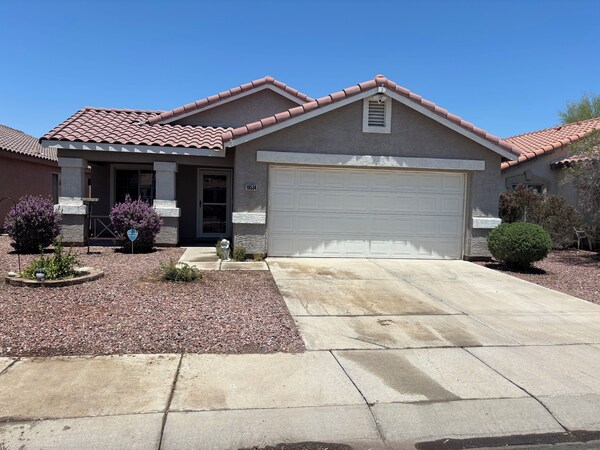 Charming 3-bedroom House With Ac, Wifi, Pool In Westgate-glendale - Glendale