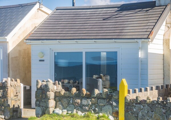 Brig Y Don - Three Bedroom House, Sleeps 4 - Anglesey