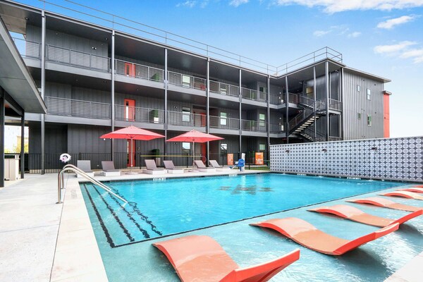 Creekside Modern - Condo For 4 - New Braunfels, TX