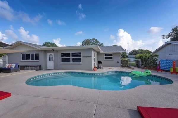 Family Retreat With Pool Near Beach & Img Academy - Bradenton, FL