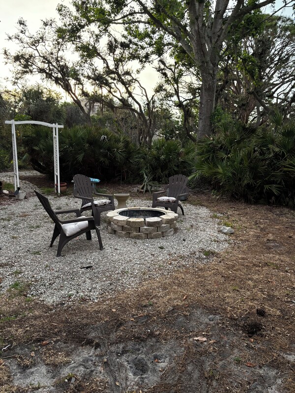 Relaxing 1 Bedroom 1 Bath, Walking Distance From The Beach. - Venice, FL