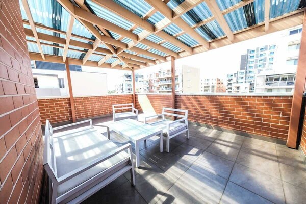Two Level 3 Bedroom Penthouse In Sydney Liverpool - Liverpool