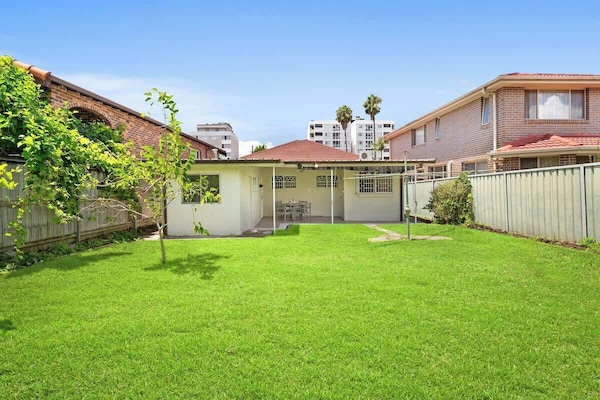 Sydney Burwood 4 Bed Next To Park, Westfield, Train - Rhodes
