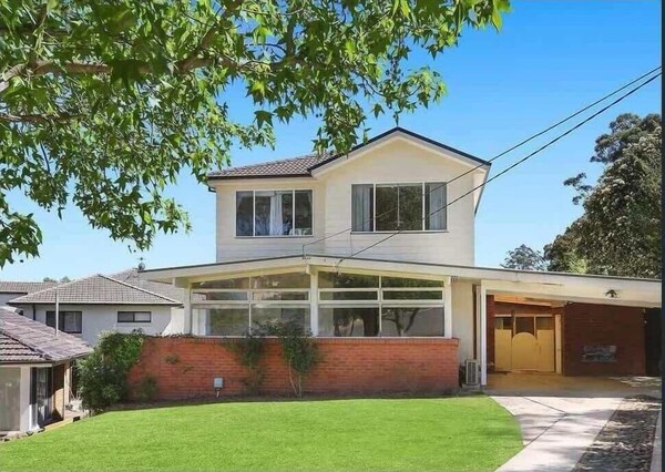Relaxing 6 Bedroom Escape In Carlingford With Pool - Fairfield