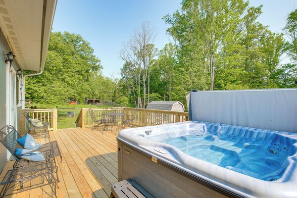 Hot Tub & Fire Pit: Rockbridge Getaway! - Ohio (State)