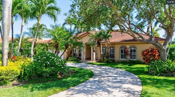 Beautiful 5-bedroom House In Enchanting Cutler Bay, Private: Pool, Jacuzzi, Gym - Cutler Bay, FL