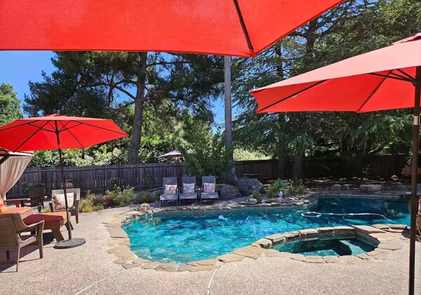 Charming 4-bedroom Home With Lovely Pool & Yard, One Mile East Of Sonoma Plaza. - Yountville, CA