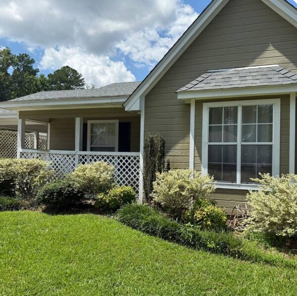 Charming 2-bedroom House In Flowood, Pet Friendly W/fenced Backyard And Sunroom - Jackson, MS