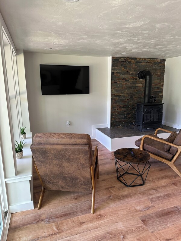 Serene Lakefront Home: Dock, Kayaks, & Game Room On Pawtuckaway Lake, Corner Lot - Deerfield, NH