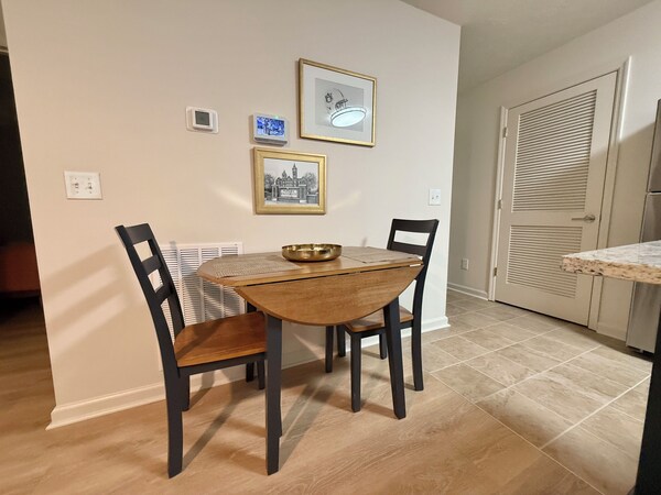 Cozy, Upscale 2-bedroom Condo In Downtown Auburn!! - Auburn, AL