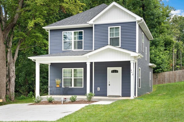 Minutes From Downtown - The Comfy Navy Nestler - Clarksville, TN