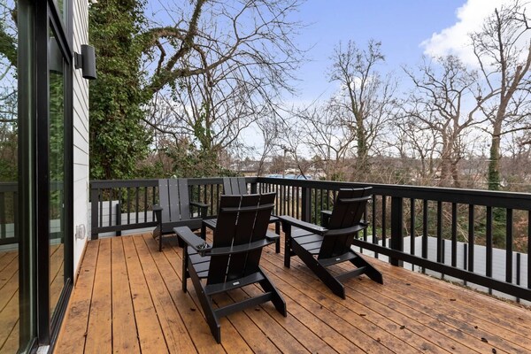 Modern Amenities, Downtown - Raleigh Craftsman - Clayton, NC