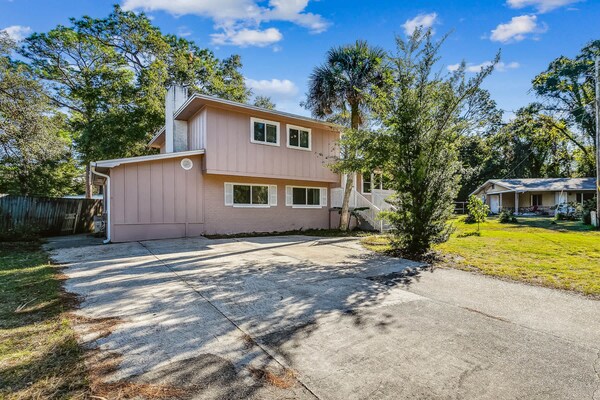 Near Downtown, Beach! House&apt - Woodland Escape - Pensacola, FL